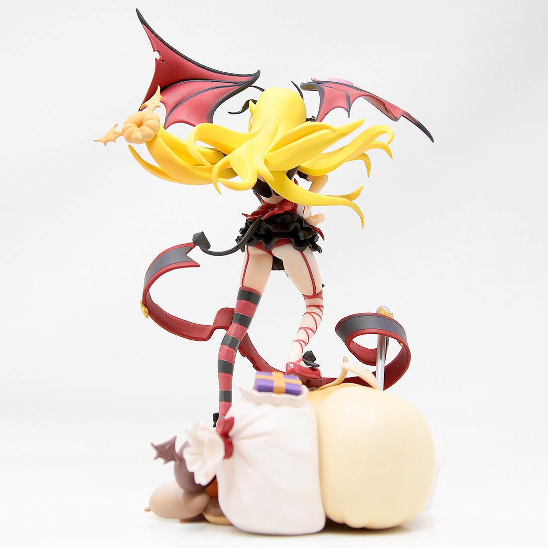 Bandai Ichibansho Monogatari Series Shinobu Oshino Figure yellow