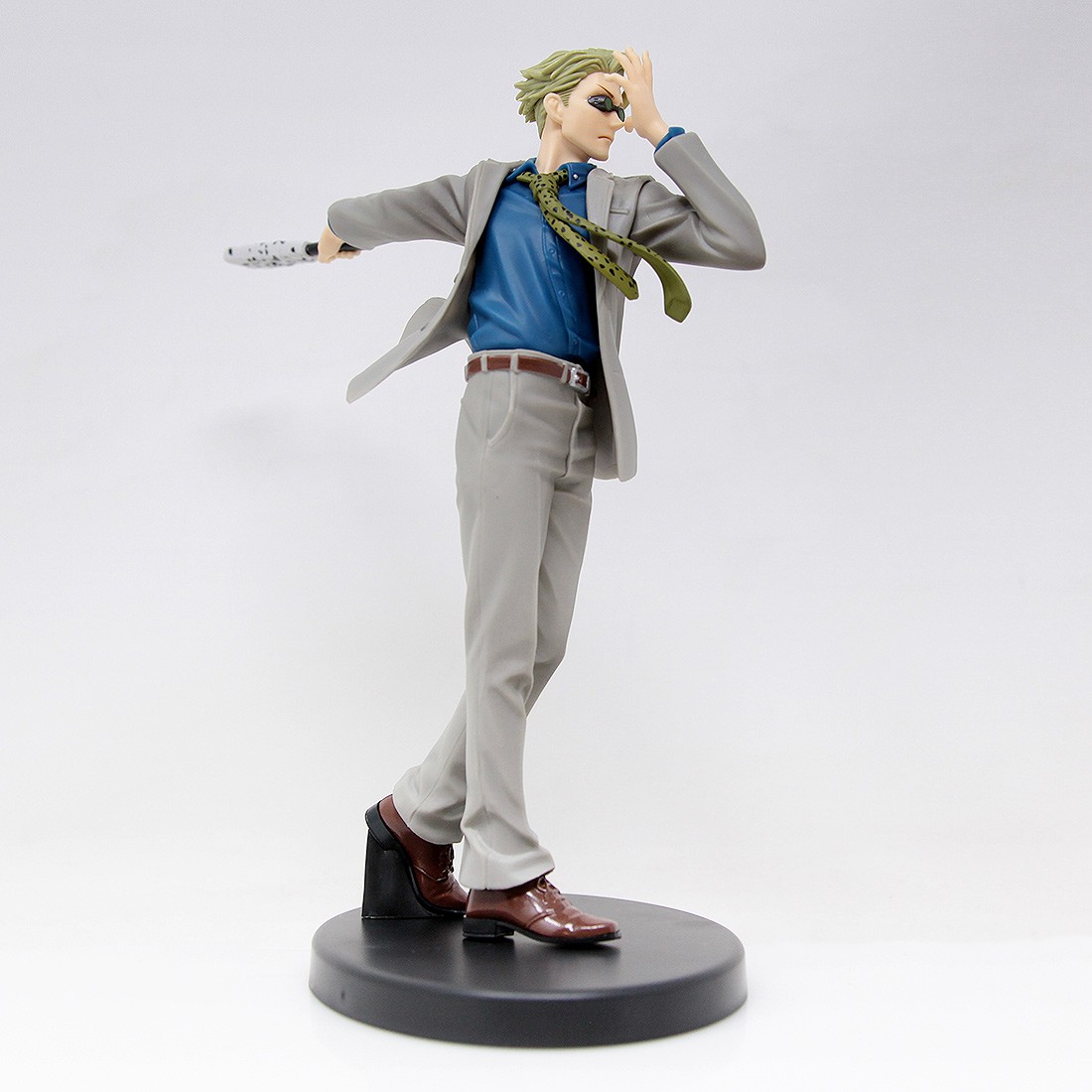Banpresto Jujutsu Kaisen Kento Nanami Figure gray