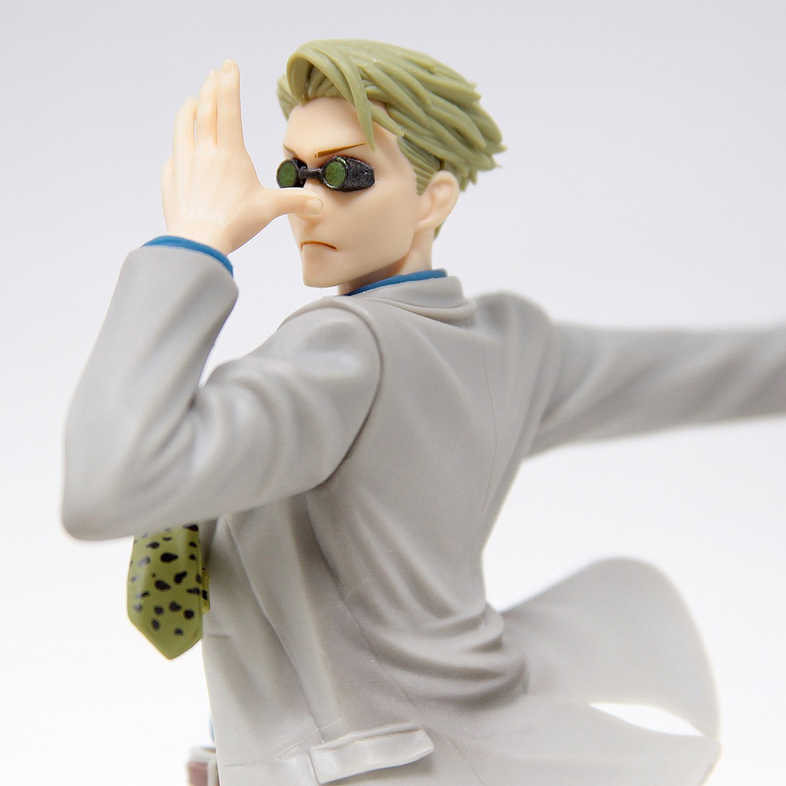 Banpresto Jujutsu Kaisen Kento Nanami Figure gray