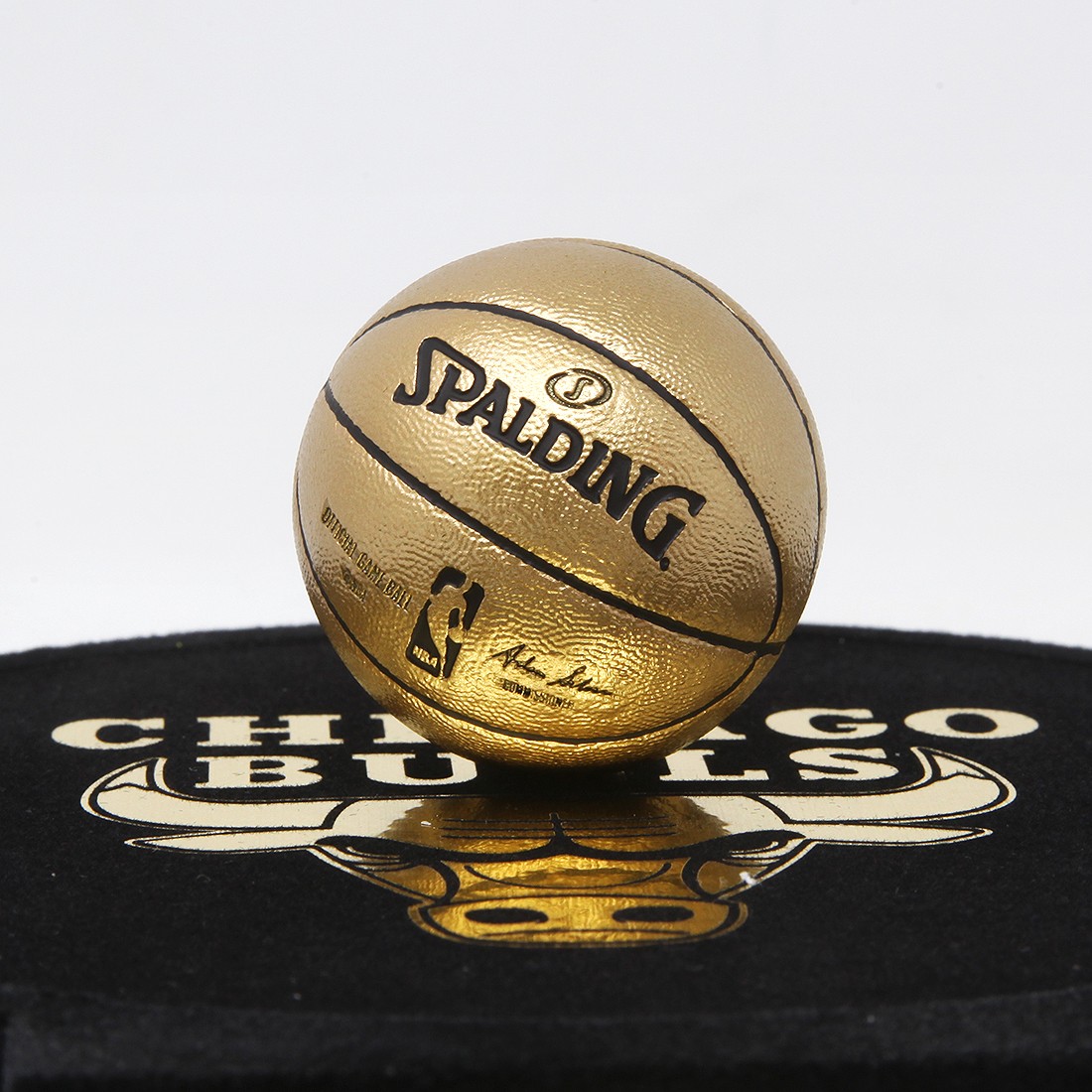 Enterbay x Eric So Michael Jordan Away 1/6 Scale Figure - Limited Edition red